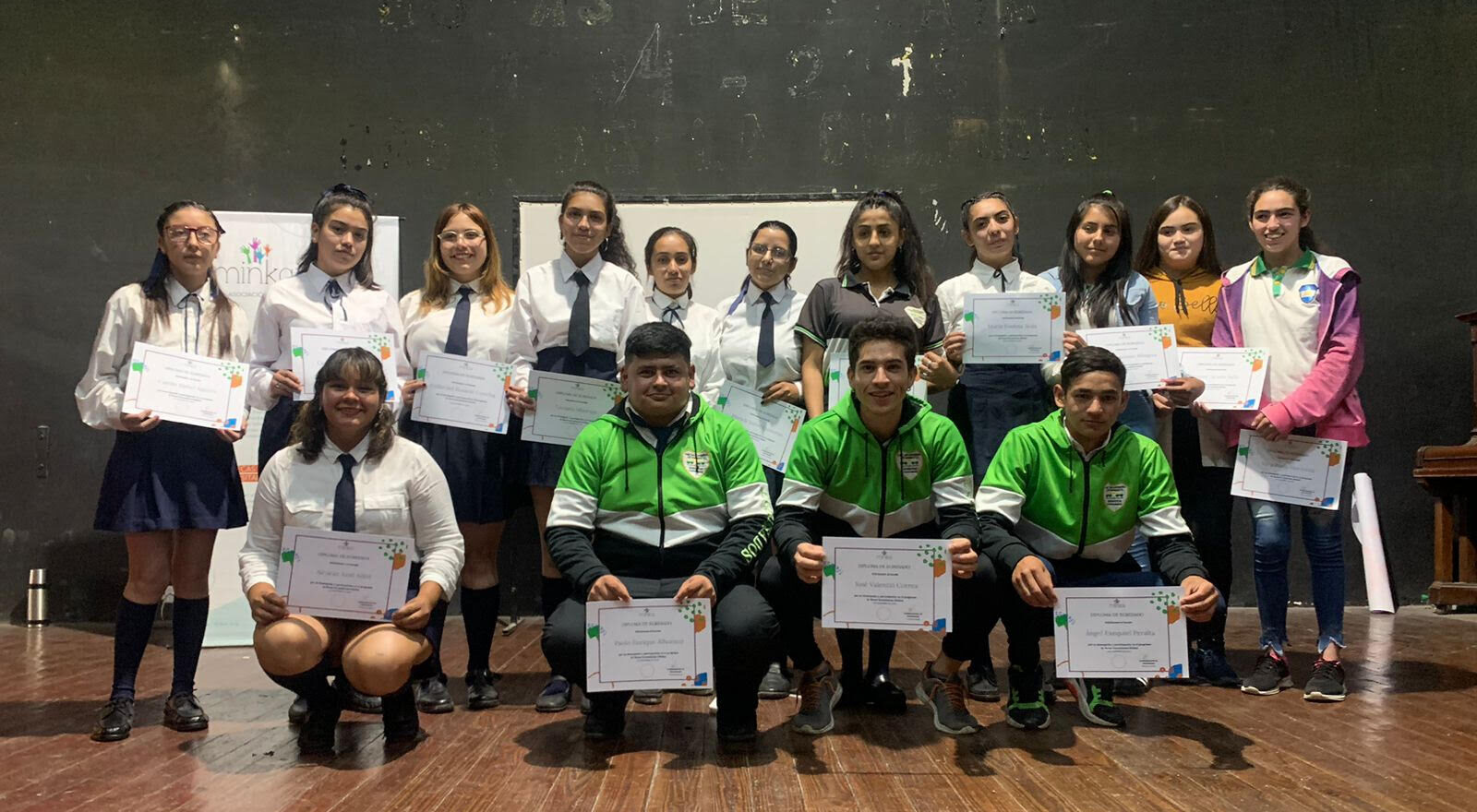 Minkai celebra el egreso de sus becados en Simoca